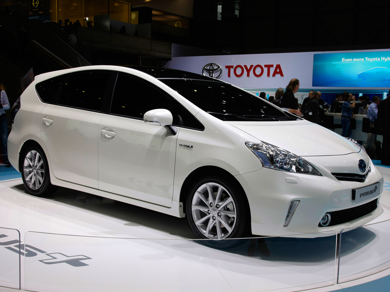 Toyota prius plus store